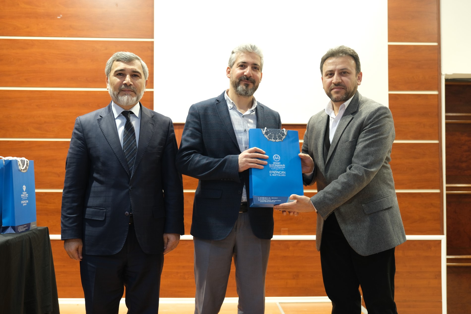 KUR’AN-I KERİMİ GÜZEL OKUMA YARIŞMASI YAPILDI « Gündem24